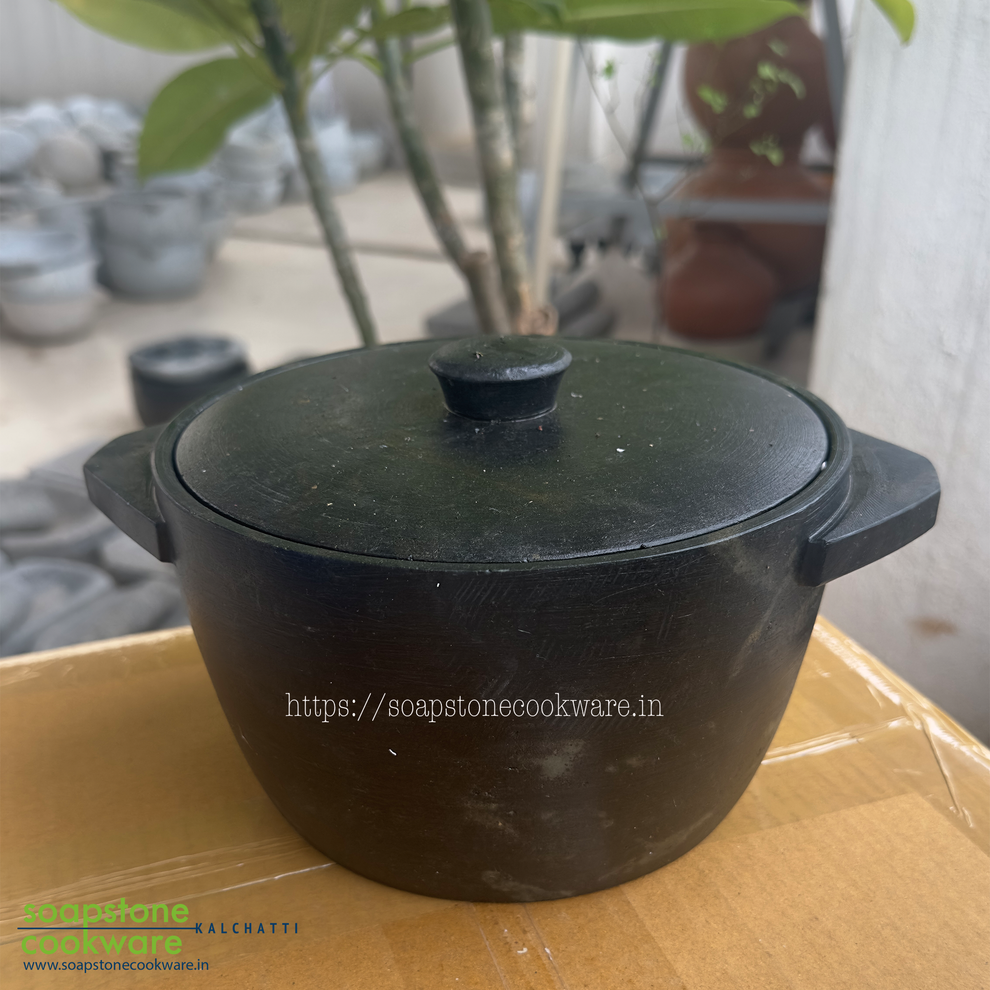Soapstone pot with Lid (TREATED) Size - XL. Capacity 2.1-2.4 liters ...