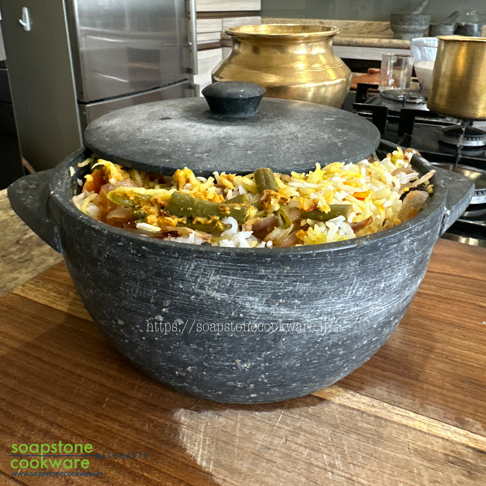 Soapstone pot with Lid (TREATED) Capacity 2.5-3 liters ...
